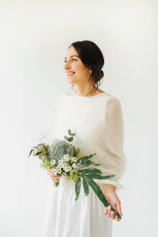 10 Cosy winter Wedding shawls ~ KISS THE BRIDE MAGAZINE