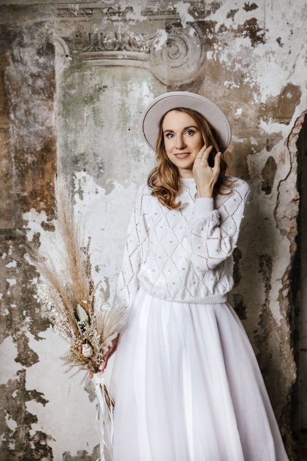 10 Cosy winter Wedding shawls ~ KISS THE BRIDE MAGAZINE