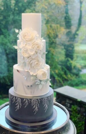 19 Elegant Grey Wedding Cakes ~ KISS THE BRIDE MAGAZINE