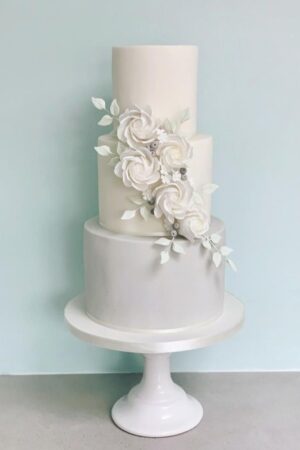 19 Elegant Grey Wedding Cakes ~ KISS THE BRIDE MAGAZINE